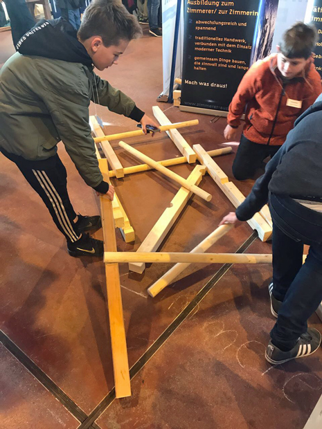 Erfolgreiche Berufeschau in Vilsbiburg - Zimmerer-Innung Landshut